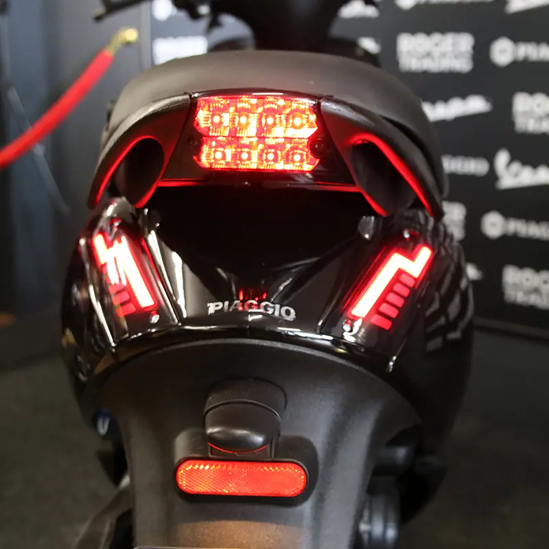 Alpha Lightning - LED-Blinker hinten - Smoke - Piaggio Zip | Roger ...